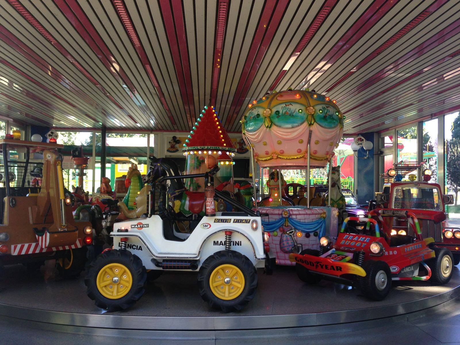 Il "carosello"... dell'assurdo: giostre dei parchi chiuse a causa COVID